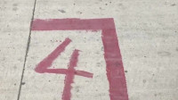 农村水泥路面出现这种神秘符号,这到底是干啥用的,是要拆迁吗?