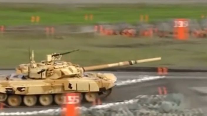 俄军T95主战坦克,跳跃腾空开炮猛爆了!陆战主坦王!