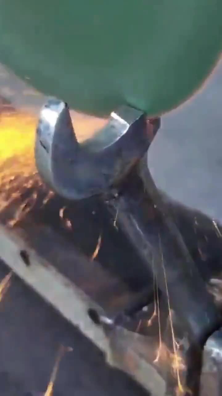 如何制作拆卸异型规格尺寸螺栓的万能扳手?