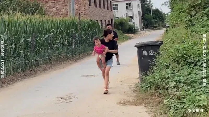 儿媳妇把钱放到桌子上,转头就被婆婆拿走了!