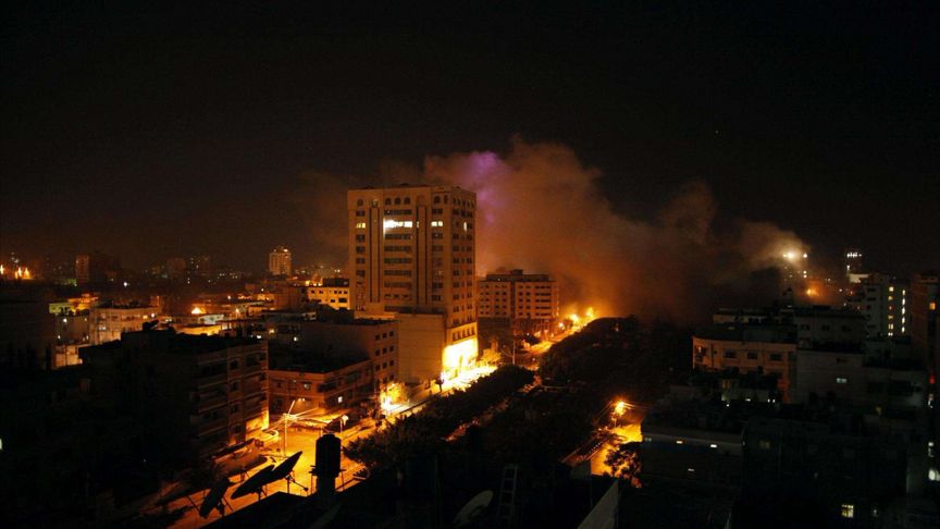 夜间,大批以军战机展开越境空袭,伊朗部队驻地传出巨大爆炸声