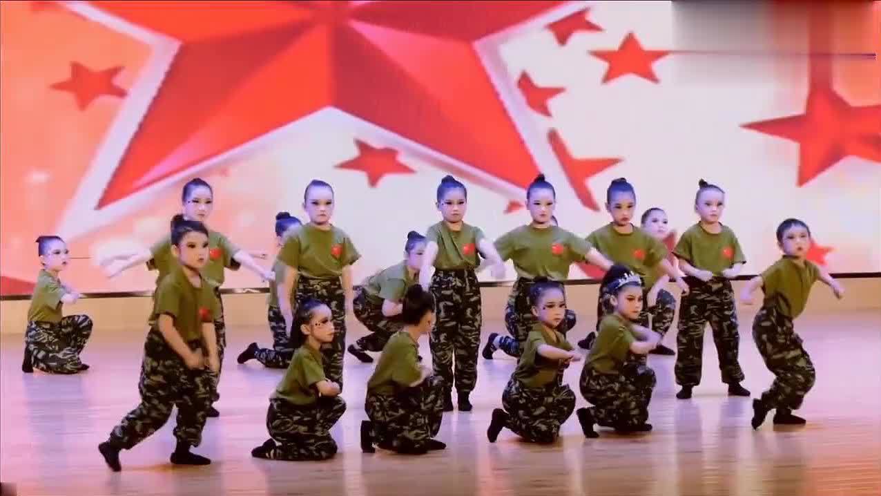 幼儿园大班舞蹈勇敢女兵小朋友动作灵活,简单易学