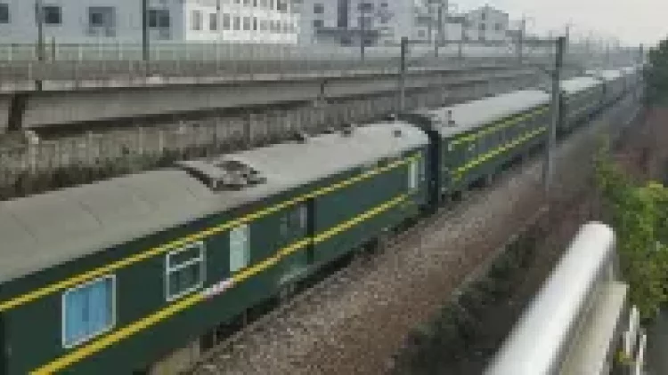 郑局郑段HXD1D牵引K290次列车(上海-成都)苏州观景新村通过(2020/01)