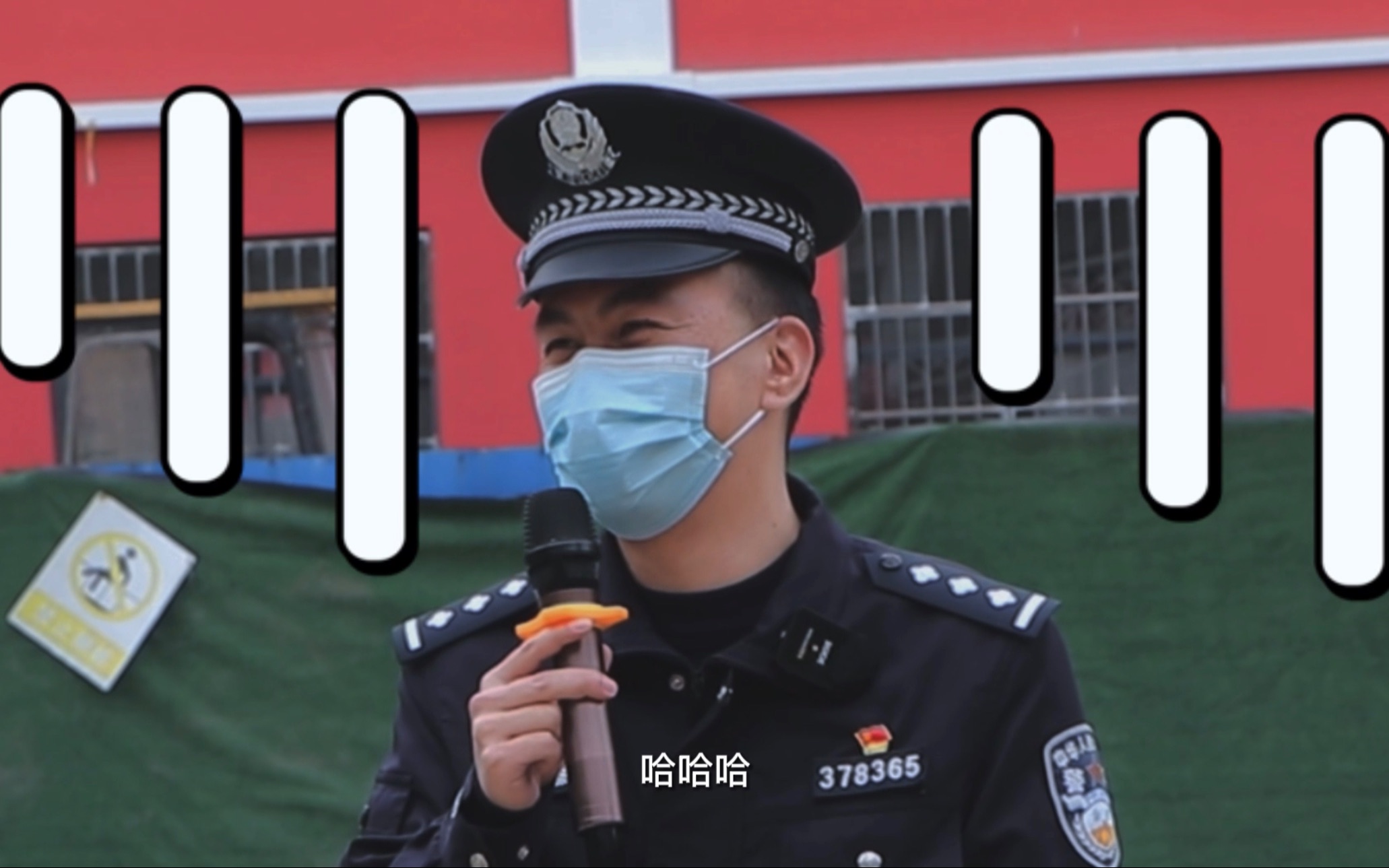 ...让我叫他爸爸,算不算犯法?”万万没想到,警察叔叔差点被小学生难倒