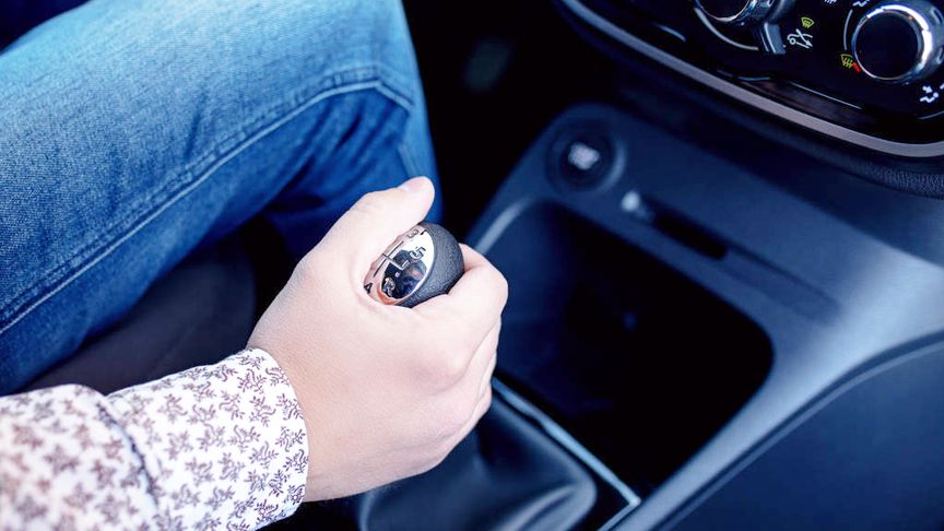 换变速箱油后挂挡更加生涩,很多车主不懂,油被汽修厂换错了!