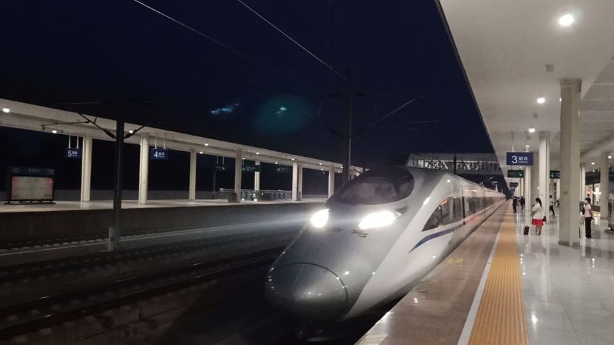 昌赣高铁:G5061次(九江-赣州西)吉安西站进站