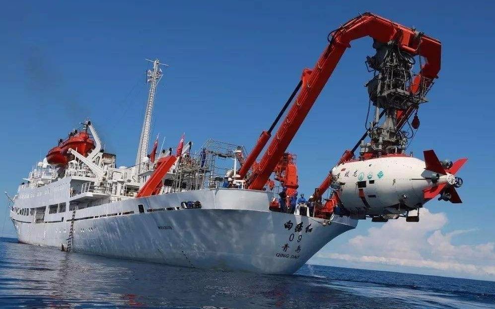 中国“蛟龙”下潜深海7300米,发现一个秘密,各国表示羡慕!