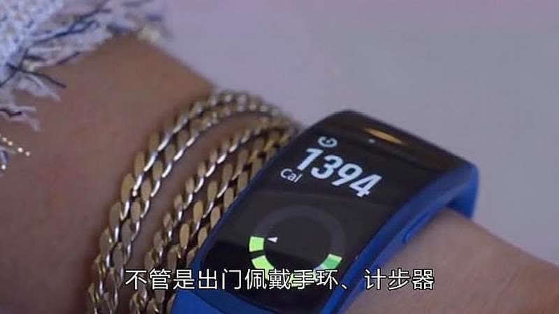 现在的智能手环和手机里的计步软件是怎么计步的,.