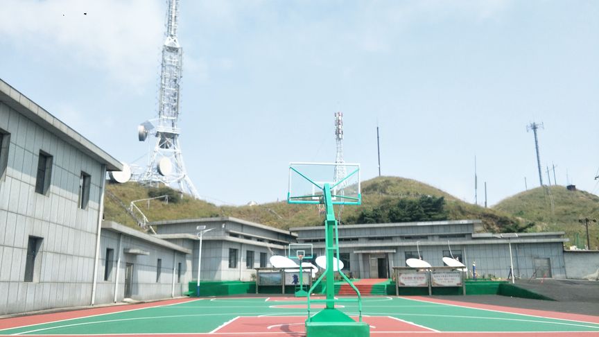 电视信号塔海拔1800多米,风景不错!