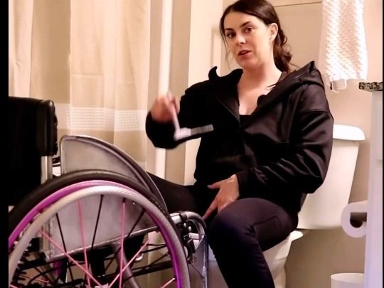 NAO-截瘫患者如何在厕所使用导尿管