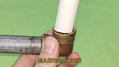 省五毛钱的接头,老师傅用火加热技术巧妙制作螺纹管件!