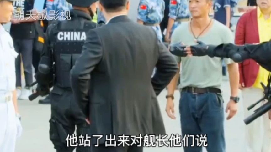 男子在部队需要的时候,挺身而出协助完成撤侨任务