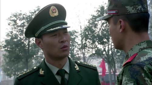 新兵在考核中取得了优异成绩,结果却不受人待见