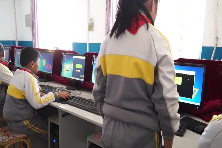 人美版小学美术五下《第12课电脑美术—巧用动漫形象》-姜老师优质...