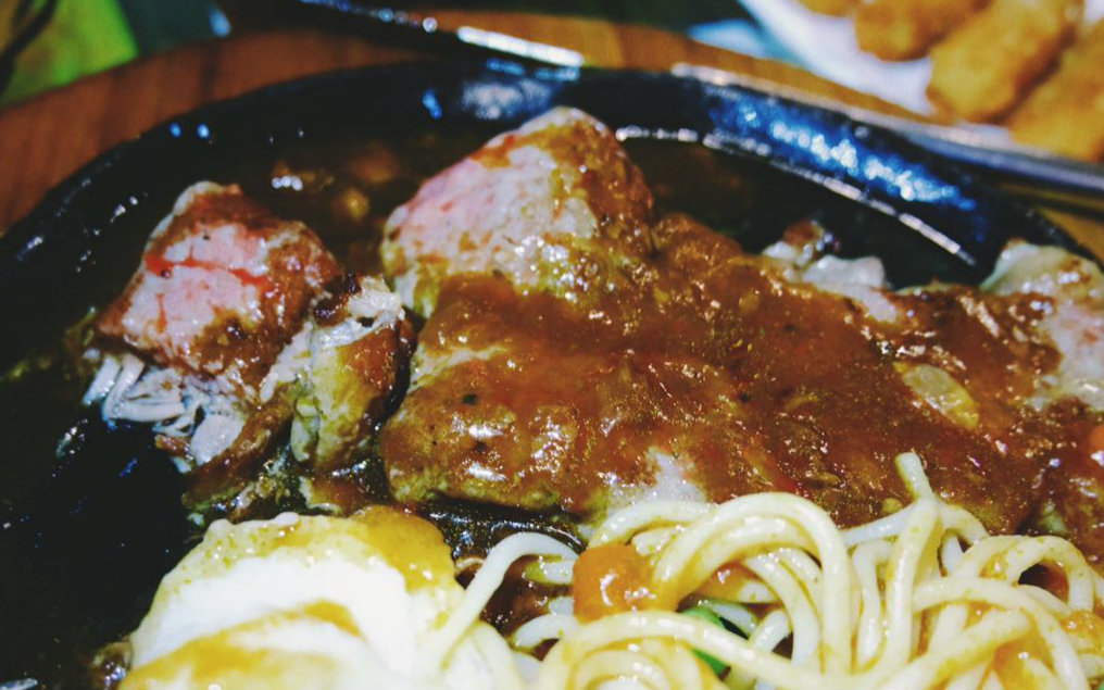 【广东美食侦探少女】牛扒料理制作教程广州好吃牛排店介绍自助餐食...