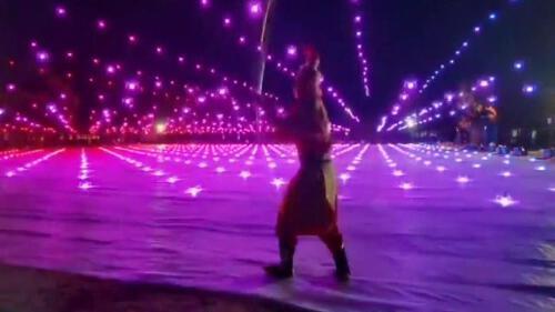 千架无人机震撼飞行,加上猴哥的金箍棒一耍,这场面太帅了