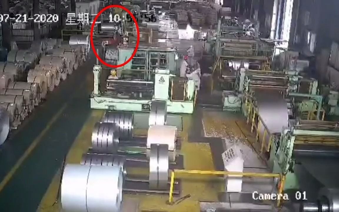 起重伤害事故,工件倾斜脱钩,砸中操作工