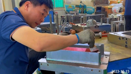 ...觉得他用红丹配模配的怎么样?那红丹配模的效果要如何检验好不好呢?
