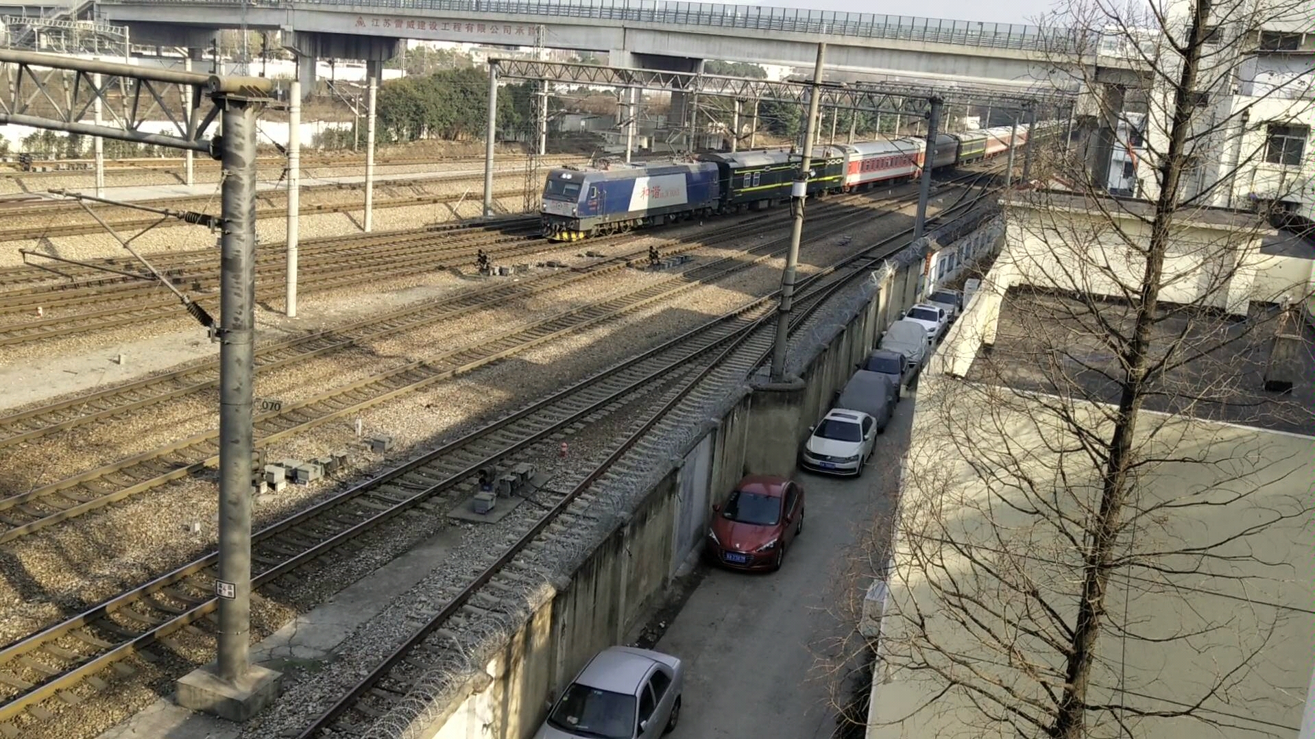 ...开往河北石家庄的火车 郑局郑段HXD3C牵引K234次列车进南京站!