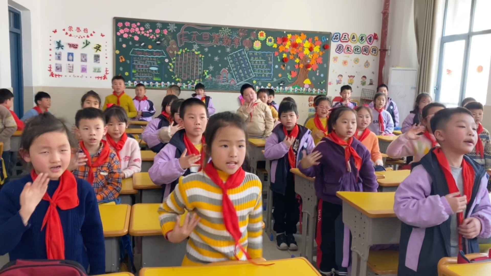 教学生《一起向未来》手势舞,为冬奥加油,但总有几个不听话