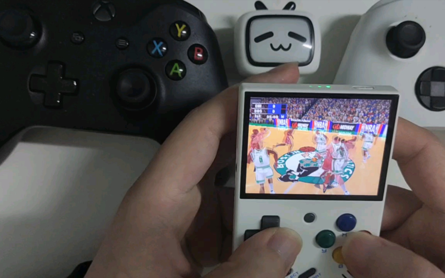 开源掌机miyoo mini ps1游戏试玩:烟盒大小畅玩3D NBA游戏你敢信?_...