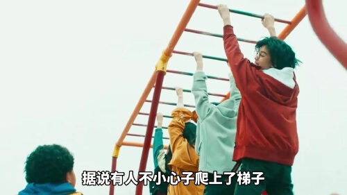 71. 这是一架长着大长腿的梯子