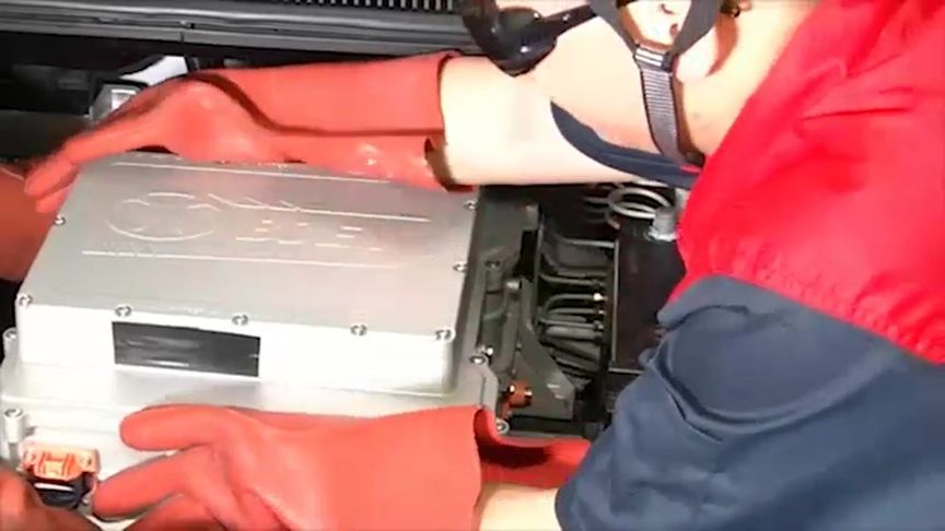 安装驱动电机总成【电动汽车维修与保养】