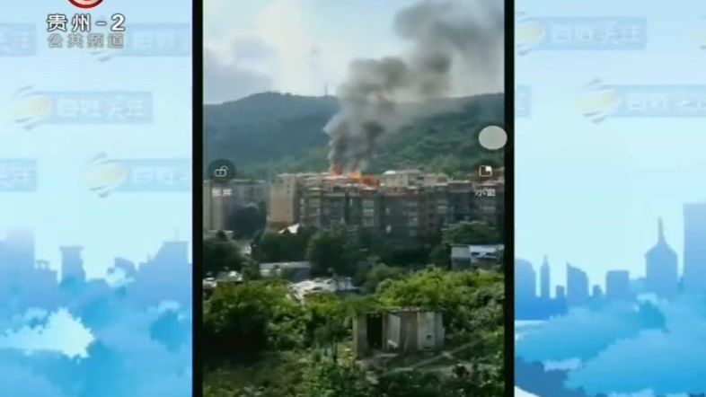 刷屏时刻:居民楼小区突发火灾 楼顶失火