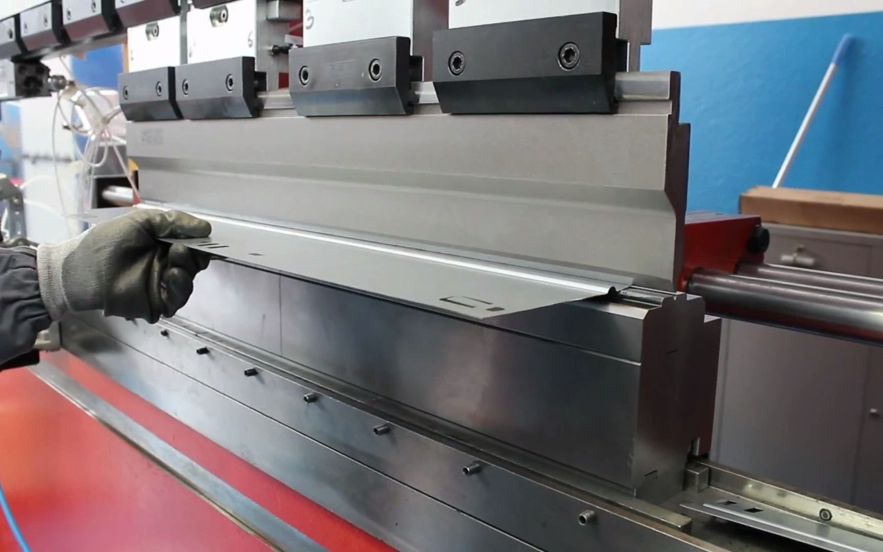 好用的设计-气动复合折弯机模具