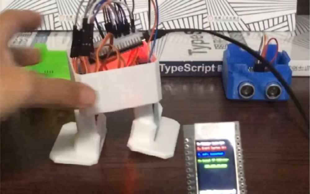 几年前弄的otto小机器人,从arduino nano版改成esp32版,支持远程控制...