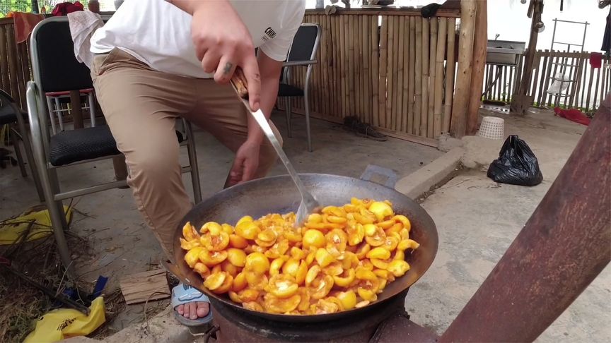 枇杷吃不完不要扔,用来熬枇杷膏,夏天做好秋天喝味道真巴适