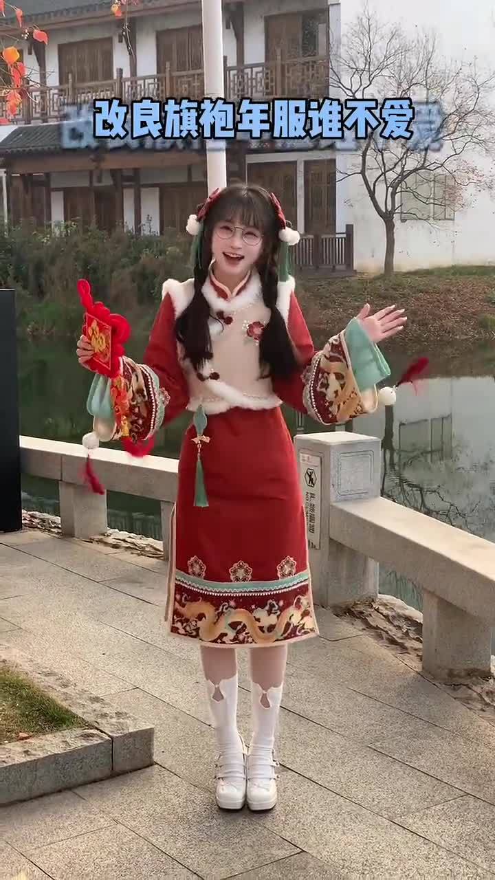 #创作灵感 #原创设计 #新年战袍 #改良旗袍 #新中式旗袍推荐 这穿上...