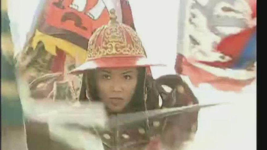 还珠格格:慕沙女扮男装战场英勇杀敌,尔康中慕沙圈套被箭射伤