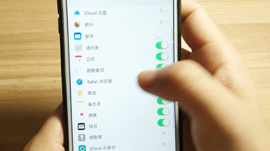 买了新手机，如何将旧手机上的数据移到新手机？简单设置一下