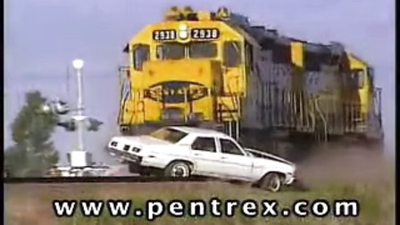 火车撞汽车!