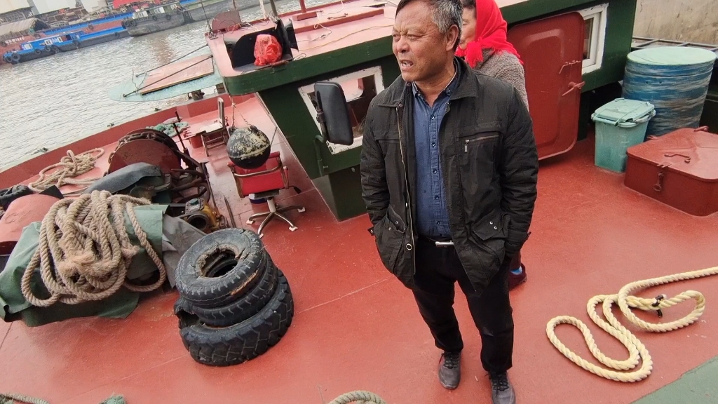 60岁夫妻70万买艘600多吨船跑船运,一个月挣1到2万是多是少?