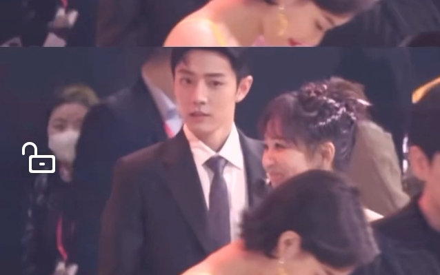 杨紫忙着和王俊凯打招呼,有谁注意到后面肖战的表情?|微博之夜