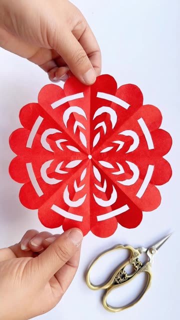 一分钟就能学会,简单的剪窗花教程,赶快学起来吧