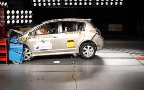 2011 日产 骐达(1气囊) 全面碰撞测试 Latin ncap