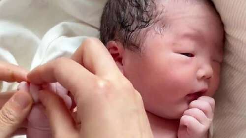 从子宫到怀抱:揭秘宝宝出生后被围观的奇妙体验