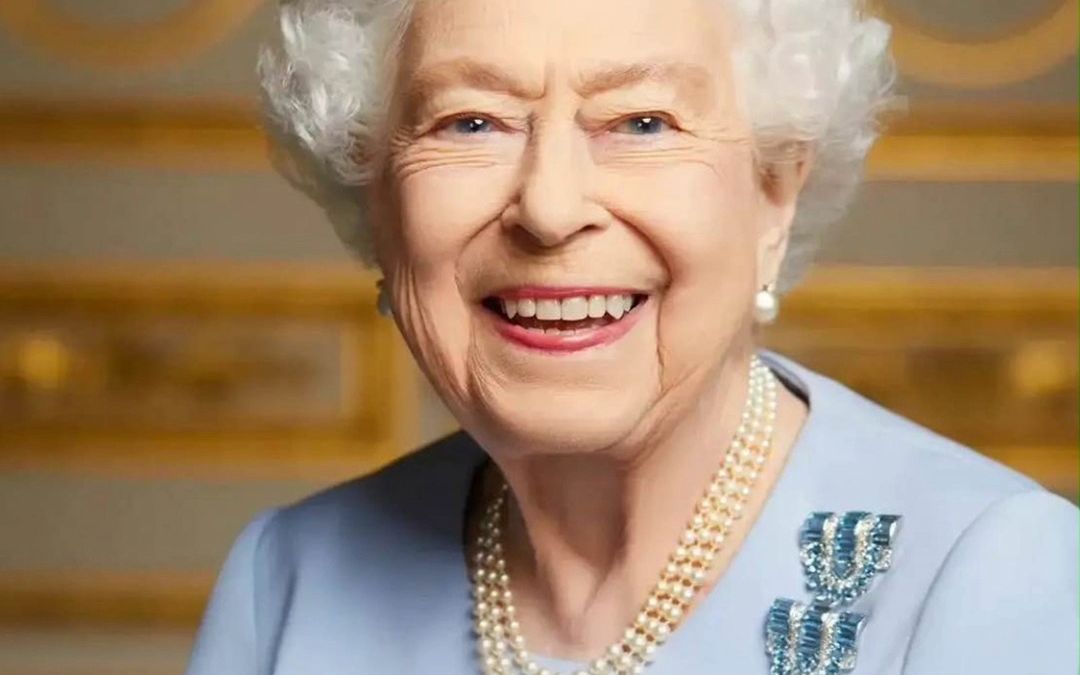 英国女王都乐了,有的卖家为了推淡水无核珍珠,拿女王举例子,说英王室...