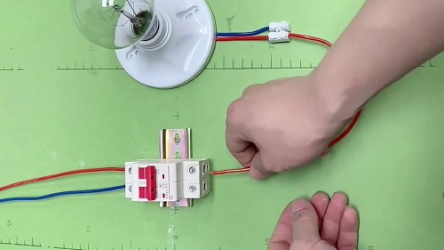 零基础学电工 电工知识分享 电工接线教学 水平仪使用教程