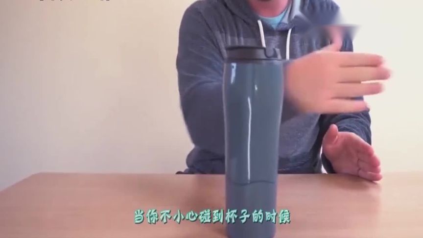 神奇不倒翁杯子问世,拿枪都打不倒,却一拿就拿得起,什么原理?