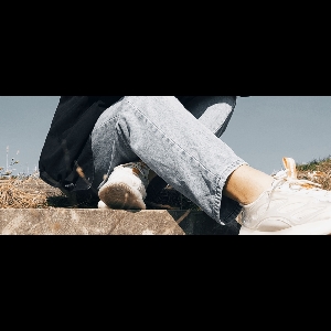 曳舞买不到长裤 