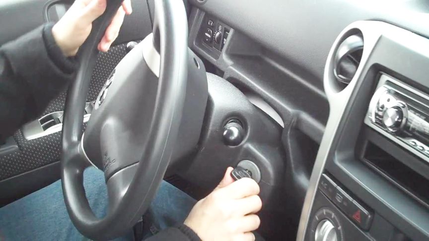 汽车冷车好启动,热车不好着车,玩车老司机经验多,分享了技巧