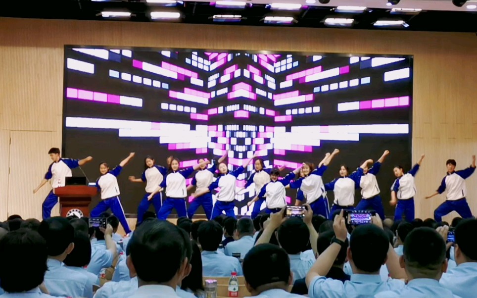 校园舞社【F young】—《奔跑的青春》不一样的青春一样精彩。