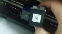 把原来用完的没墨的墨盒换上,打印机指示灯长亮,显示正常