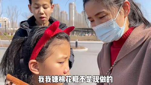 阜阳博物馆里杨可哭闹求棉花糖,妈妈坚决不买,背后原因让人心疼!