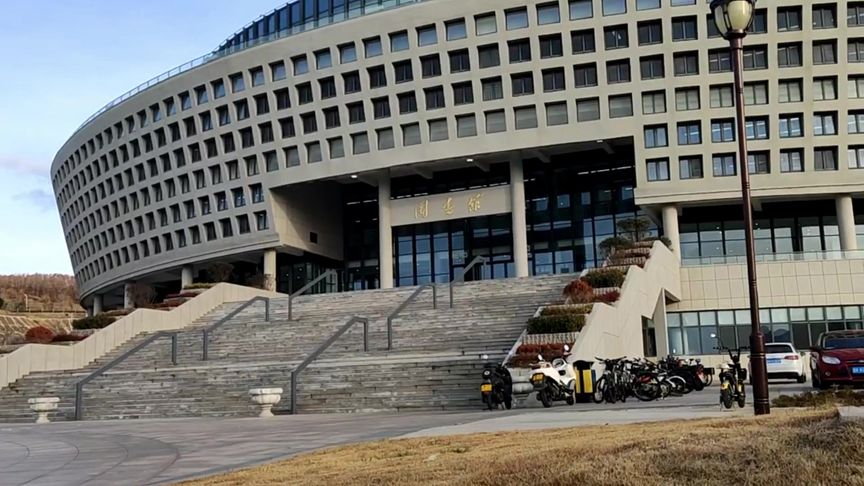 在威海的最后一天,参观下哈尔滨工业大学的威海校区,校园很美