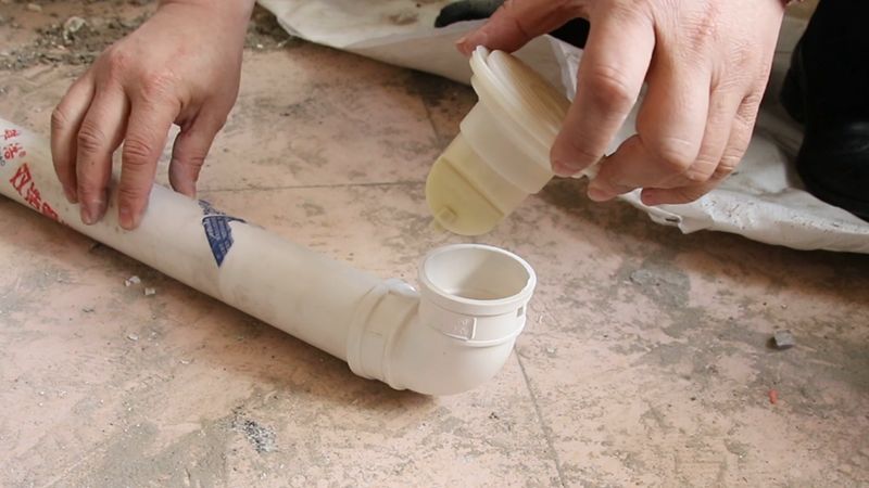 房子装修改卫生间下水管,地漏的选择和安装很重要!